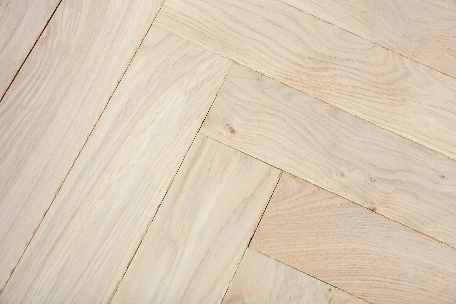 Parquet Bâton Rompu Chêne Massif Cluny Vieilli Brut - SRC Parquet